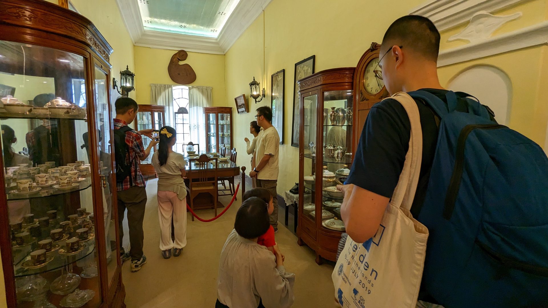 USJ Alumni's Visit to the Saint Joseph Seminary Exhibition Rooms – USJ ...
