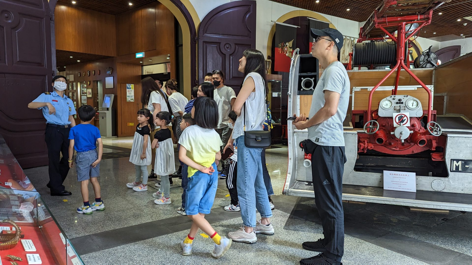 USJ Alumni and Families Learn About Firefighting and Prevention at Fire Museum Tour – USJ Macao