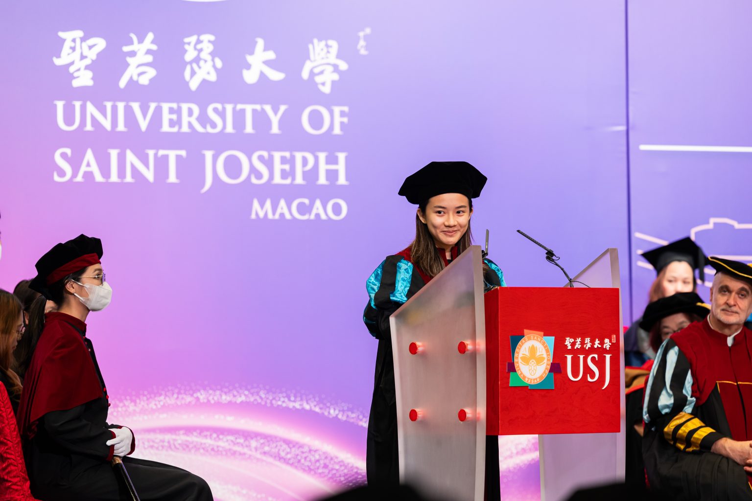 USJ Awards 366 Diplomas and Degrees in its 2023 Graduation Ceremony – USJ Macao