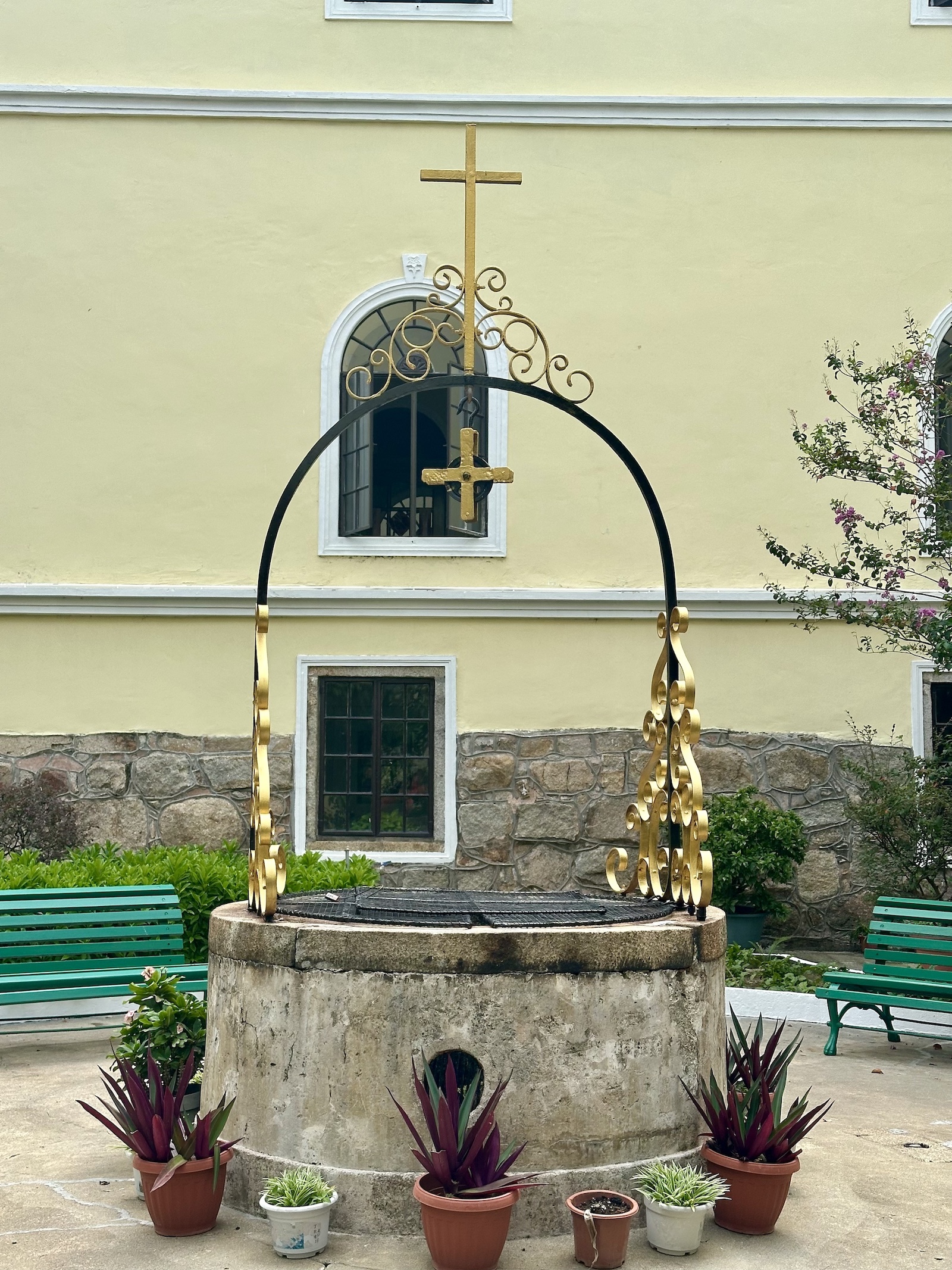 A delegation from the Chinese University of Hong Kong visited the Faculty of Religious Studies ...